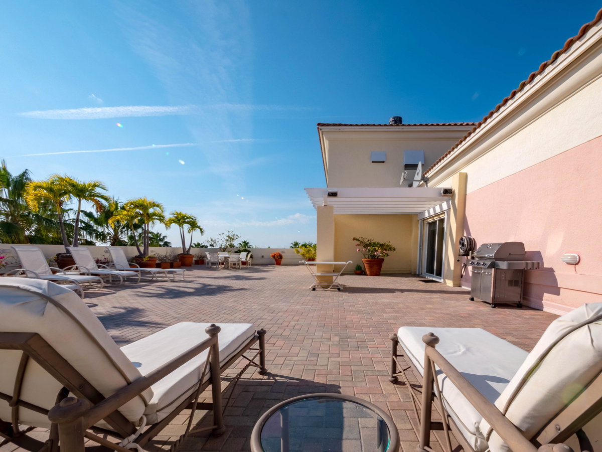 Island Living - Key Biscayne Magazine